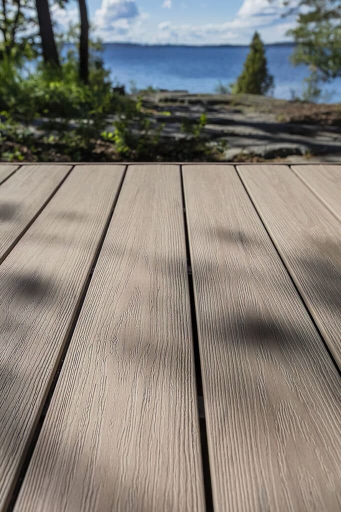 Canada Composite Decking | FiberWood